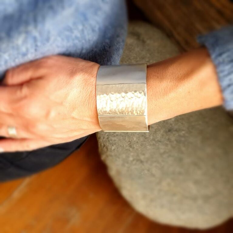 Bracelet argent martelé large - OMYOKI bijoux de créateur